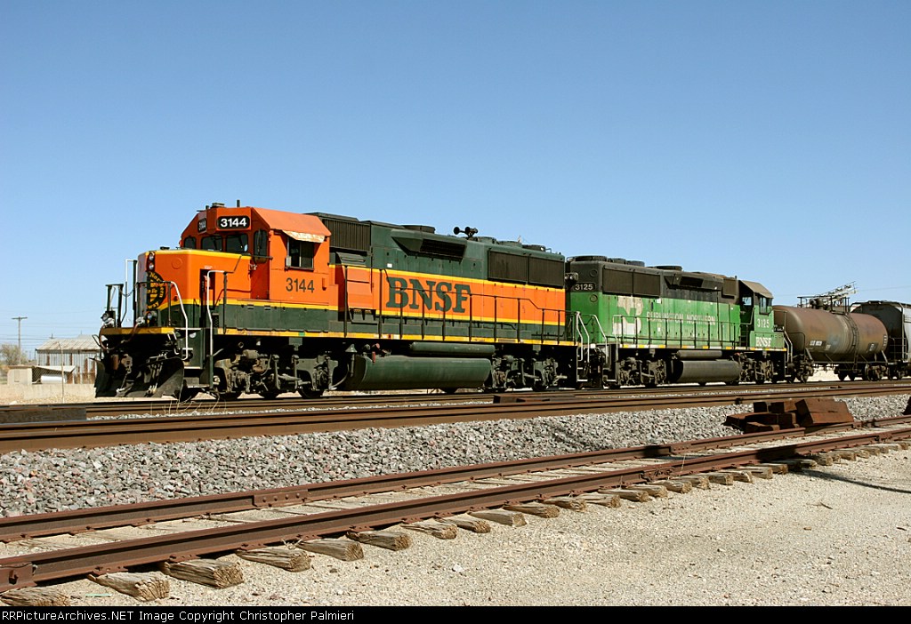 BNSF 3144 and BNSF 3125